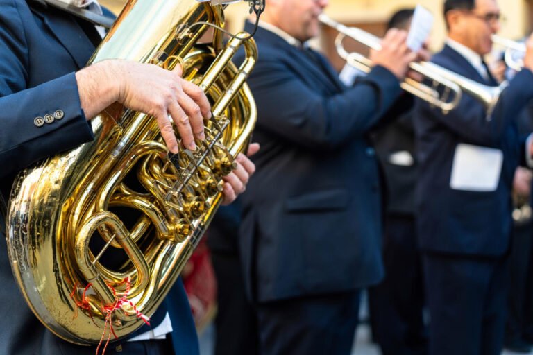 Tuba: Como Tocar e Melhores Acessórios - Jéssica Pereira